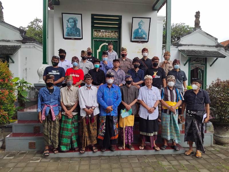 Nama Keluarga Besar Puri Buleleng Dicatut Untuk PTSL - Koran Buleleng